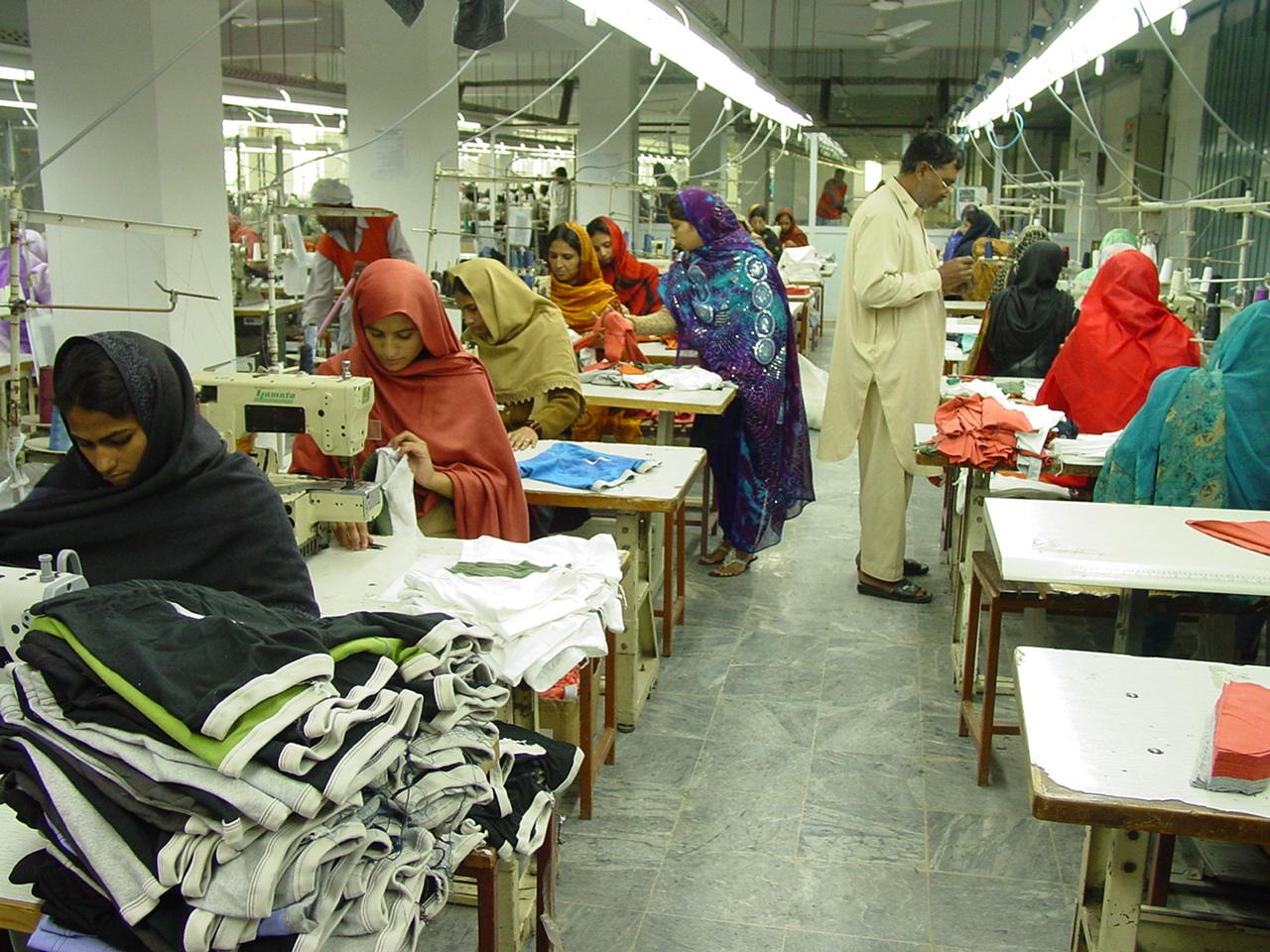 More than 30 major fashion brands commit to factory safety in Pakistan ...